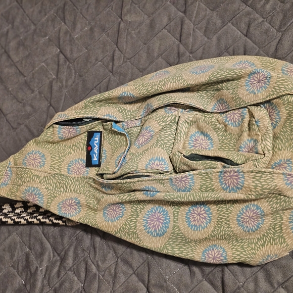 Kavu | Bags | Kavu Floral Pattern Sling Bag In Green And Blue Limited ...